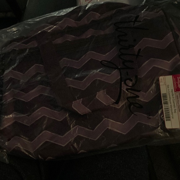 thirty-one | Bags | Thirtyone Handleit Cosmetic Bag Plum Chevron | Poshmark